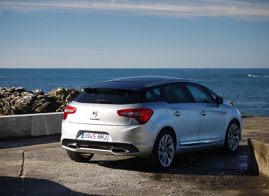Prueba del Citroën DS5 HDi 163 CV y DS Súper "tiburón"