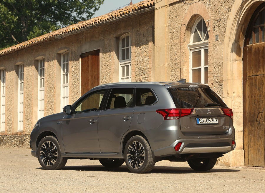 Mitsubishi Outlander PHEV 2016