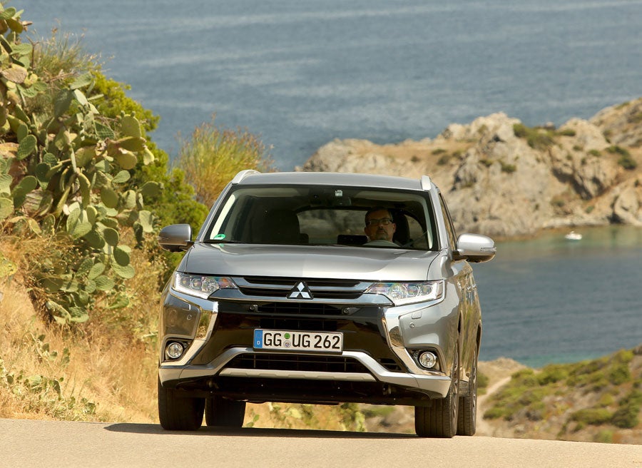 Mitsubishi Outlander PHEV 2016