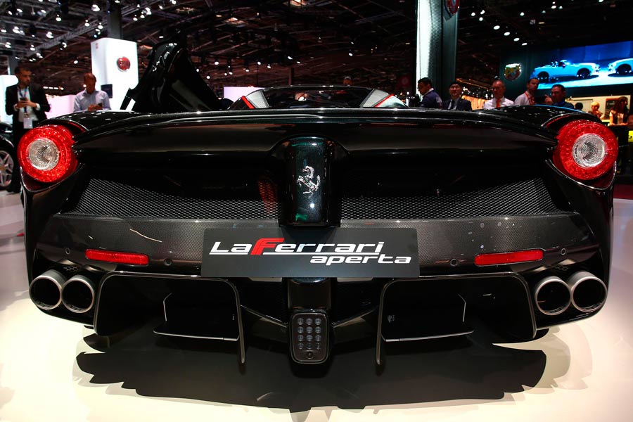 Cómo se conduce el Ferrari LaFerrari Aperta | Autocasión