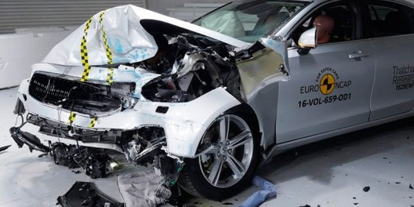 Así se vive un crash test dentro del coche ¡Vídeo! | Autocasión