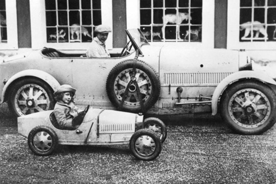 Un Bugatti para niños, subastado por 93.000 euros | Autocasión