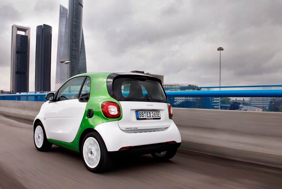 Smart Electric Drive: la electricidad llega al 4 plazas | Autocasión