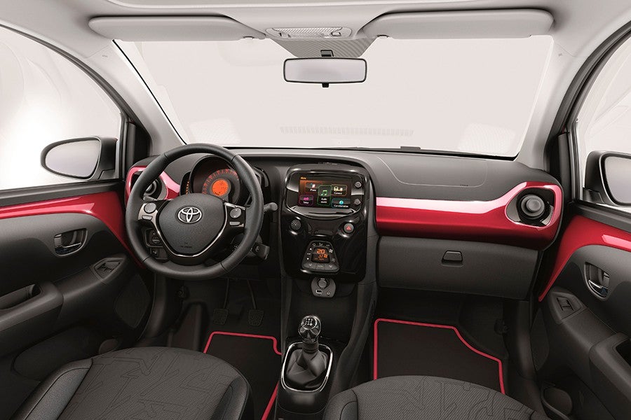 Nuevos Toyota Aygo x-Wave y x-Sky 2017 | Autocasión