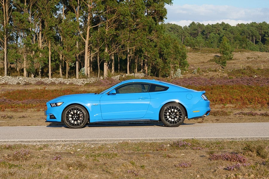 Prueba del Ford Mustang Fastback 5.0 V8 2017 | Autocasión