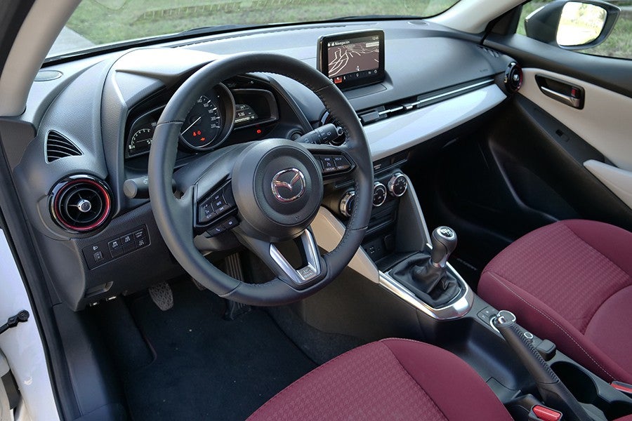 Prueba: Mazda2 Red Edition 2017, a examen | Autocasión