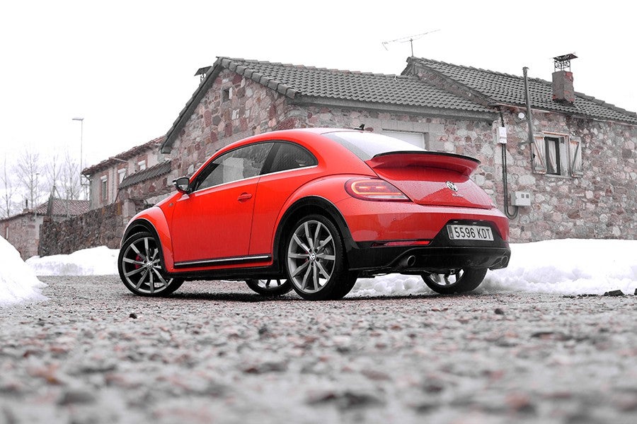 Prueba del VW Beetle R-Line de 220 CV | Autocasión