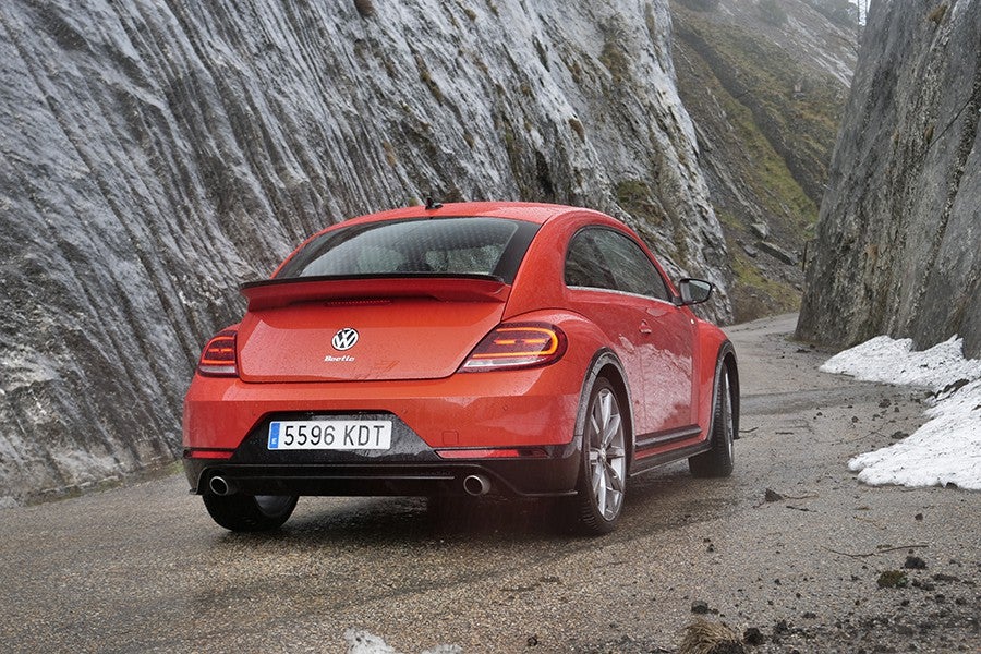 Prueba del VW Beetle R-Line de 220 CV | Autocasión