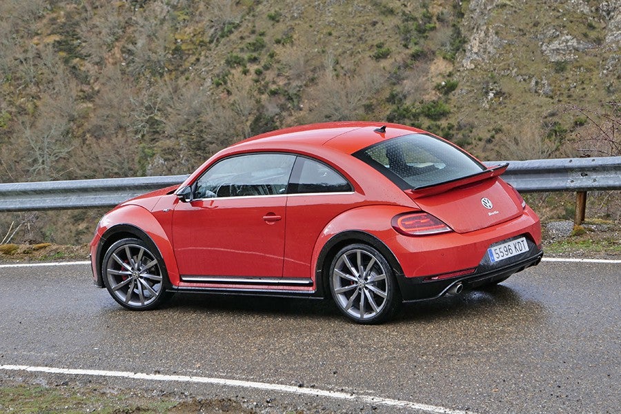 Prueba del VW Beetle R-Line de 220 CV | Autocasión