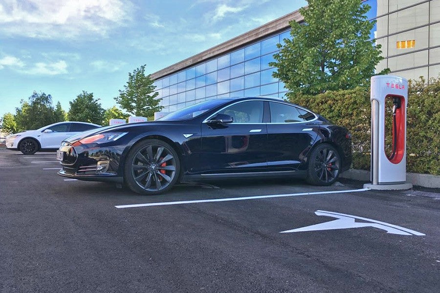 Los supercargadores de Tesla en España son ya 25 | Autocasión