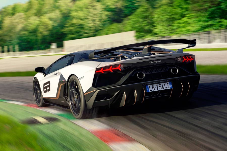 Lamborghini Aventador SVJ: el ‘toro’ más rápido de la historia | Autocasión