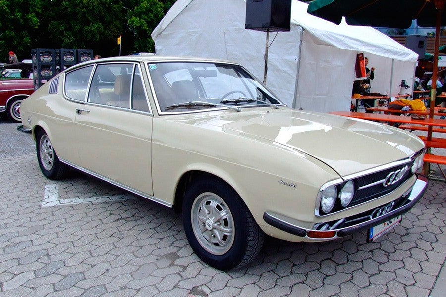 Audi 100: la berlina que resucitó la marca cuatro de aros | Autocasión