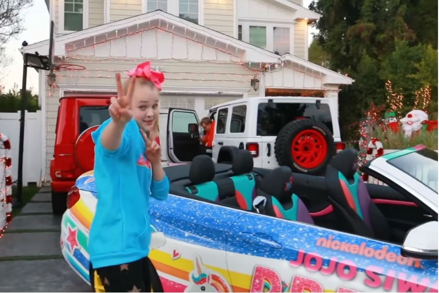 ¿Cómo destrozar un BMW? Una joven YouTuber te lo enseña | Autocasión