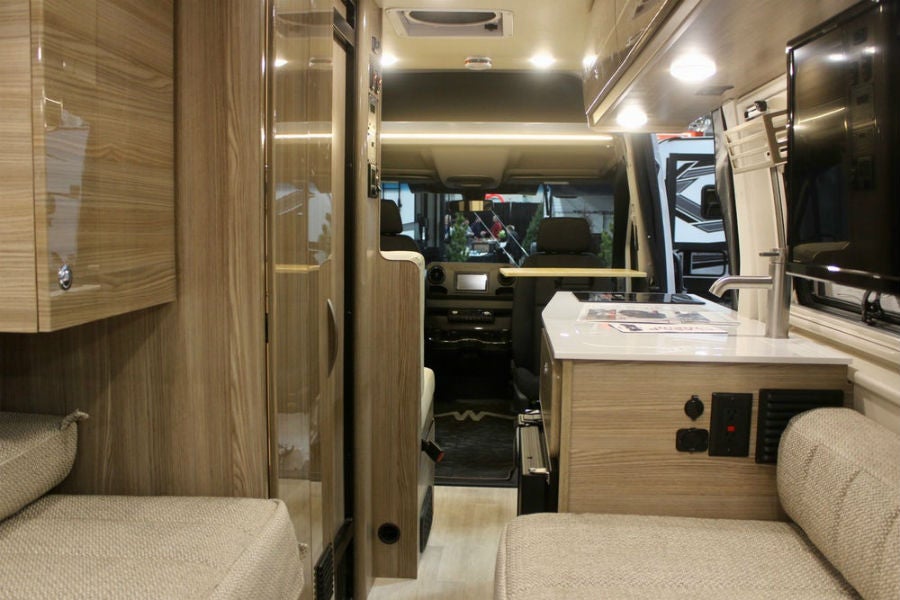 Winnebago Boldt: una camper en la que estarás mejor que en casa ...