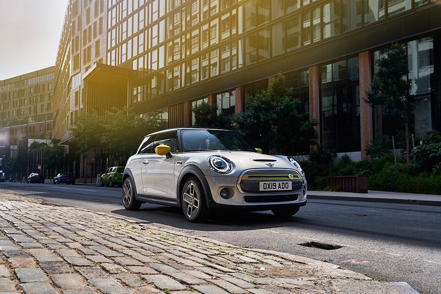 El Mini Cooper SE eléctrico es protagonista en Frankfurt 2019 | Autocasión