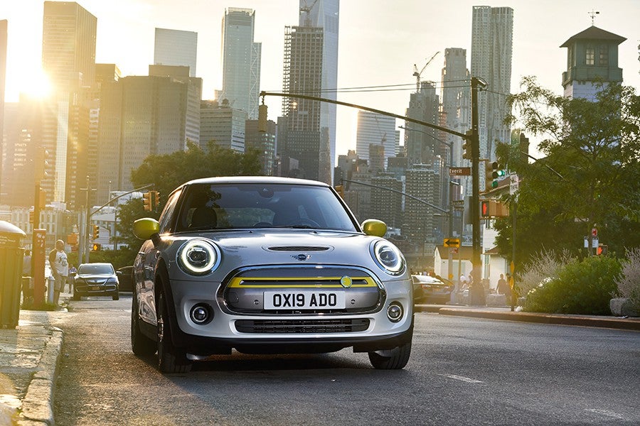 El Mini Cooper SE eléctrico es protagonista en Frankfurt 2019 | Autocasión