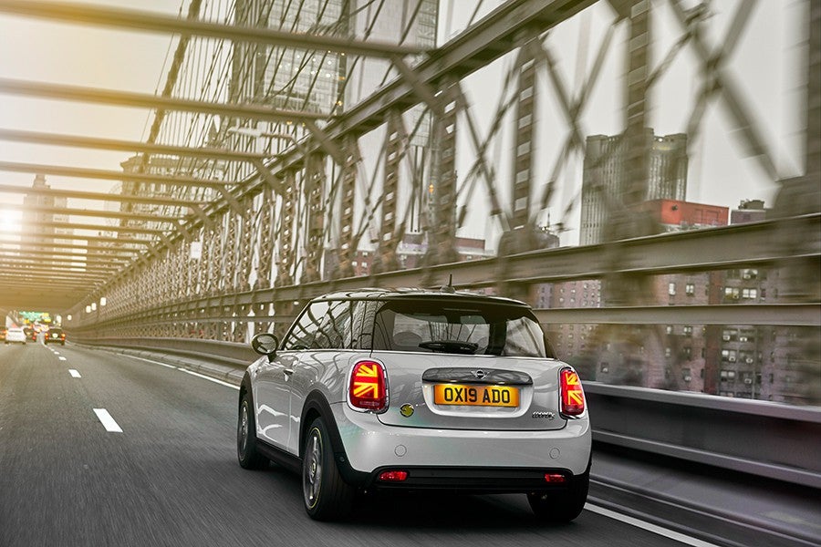 El Mini Cooper SE eléctrico es protagonista en Frankfurt 2019 | Autocasión