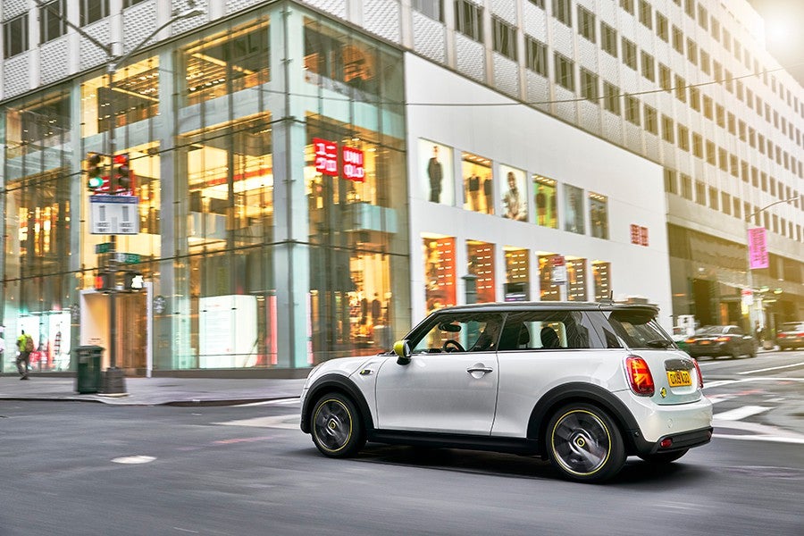 El Mini Cooper SE eléctrico es protagonista en Frankfurt 2019 | Autocasión