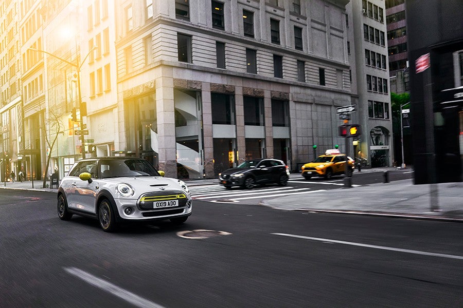 El Mini Cooper SE eléctrico es protagonista en Frankfurt 2019 | Autocasión