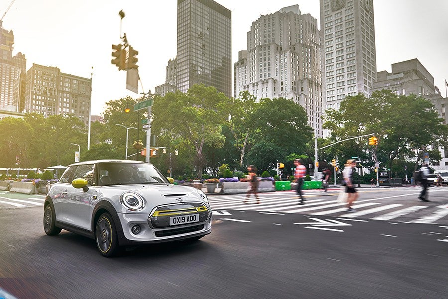 El Mini Cooper SE eléctrico es protagonista en Frankfurt 2019 | Autocasión