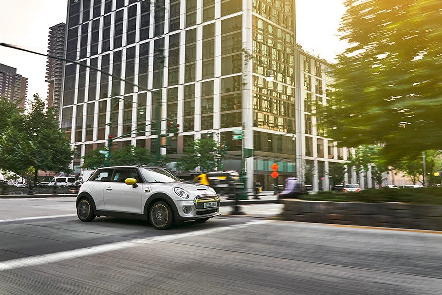 El Mini Cooper SE eléctrico es protagonista en Frankfurt 2019 | Autocasión