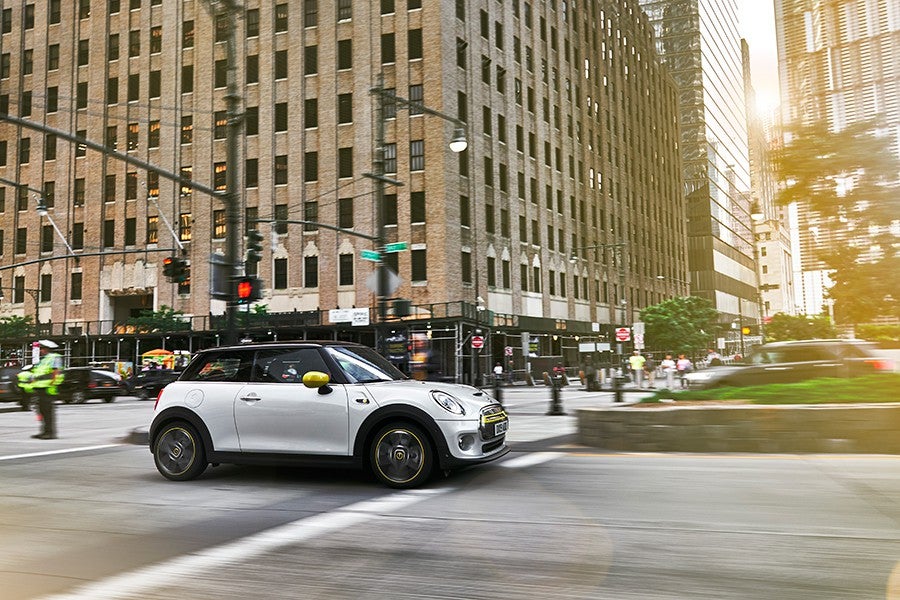 El Mini Cooper SE eléctrico es protagonista en Frankfurt 2019 | Autocasión