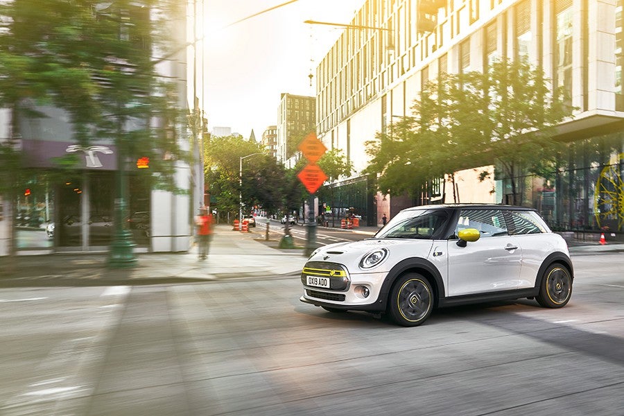 El Mini Cooper SE eléctrico es protagonista en Frankfurt 2019 | Autocasión