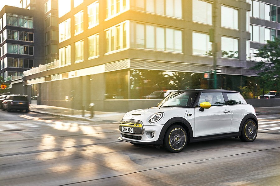 El Mini Cooper SE eléctrico es protagonista en Frankfurt 2019 | Autocasión