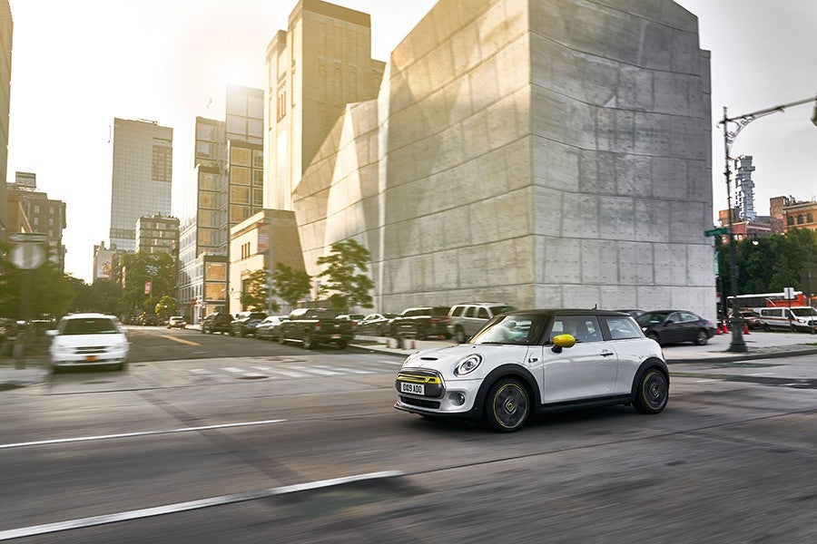 El Mini Cooper SE eléctrico es protagonista en Frankfurt 2019 | Autocasión