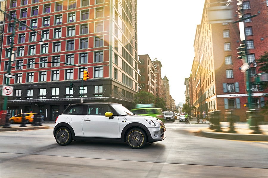 El Mini Cooper SE eléctrico es protagonista en Frankfurt 2019 | Autocasión