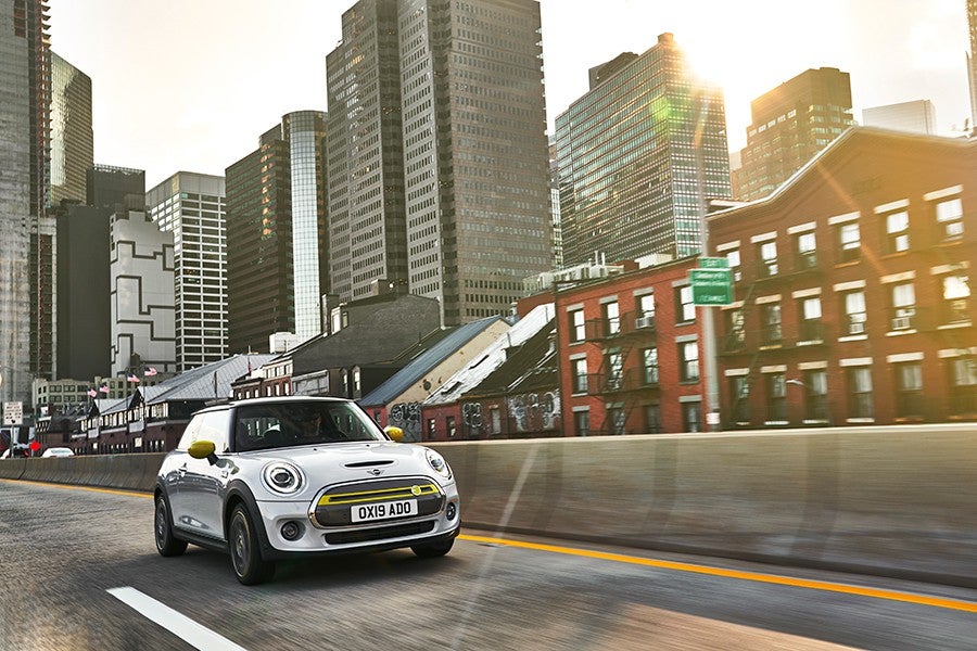 El Mini Cooper SE eléctrico es protagonista en Frankfurt 2019 | Autocasión
