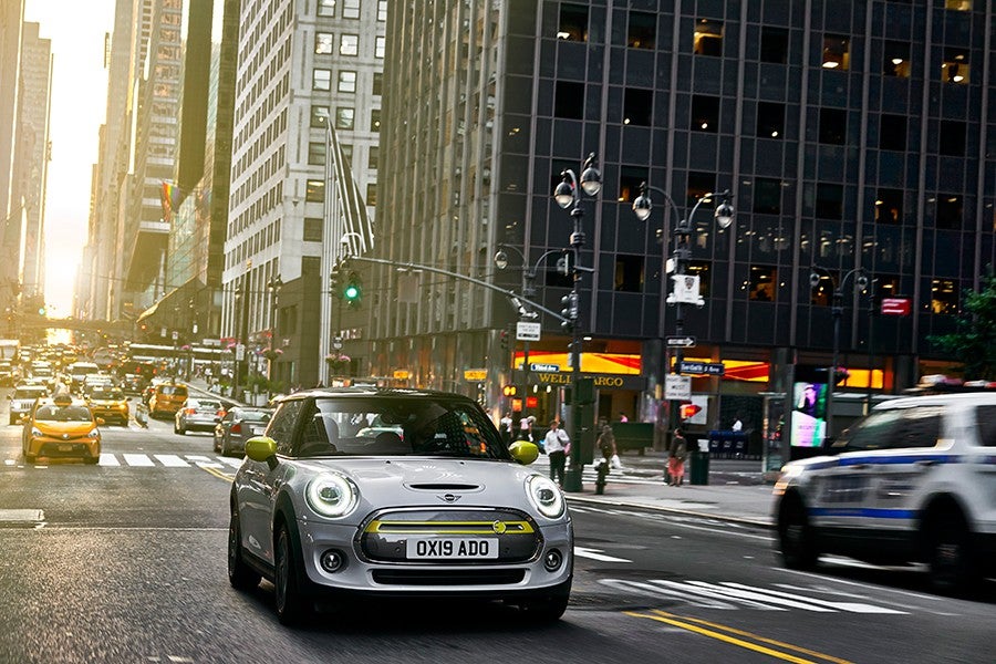 El Mini Cooper SE eléctrico es protagonista en Frankfurt 2019 | Autocasión