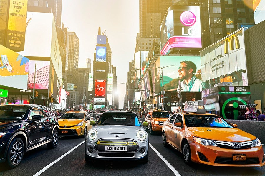 El Mini Cooper SE eléctrico es protagonista en Frankfurt 2019 | Autocasión