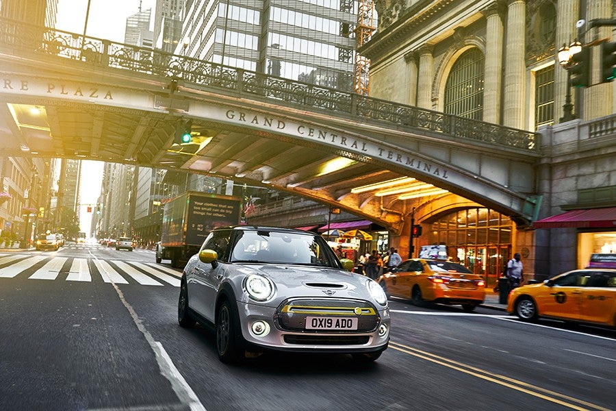 El Mini Cooper SE eléctrico es protagonista en Frankfurt 2019 | Autocasión