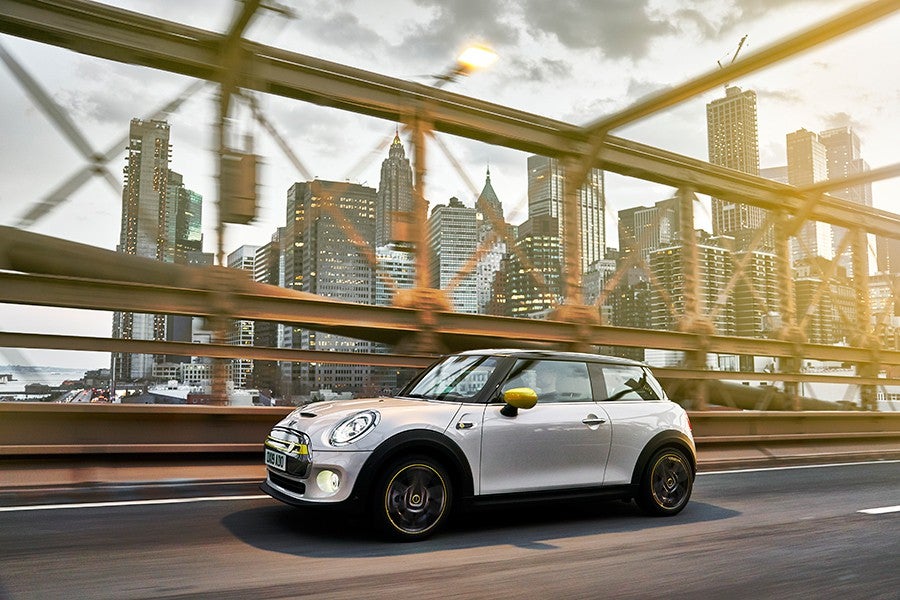 El Mini Cooper SE eléctrico es protagonista en Frankfurt 2019 | Autocasión