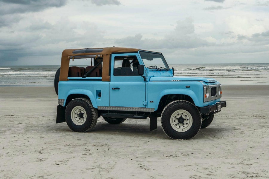 Un Land Rover Defender, convertido en buggy de playa | Autocasión