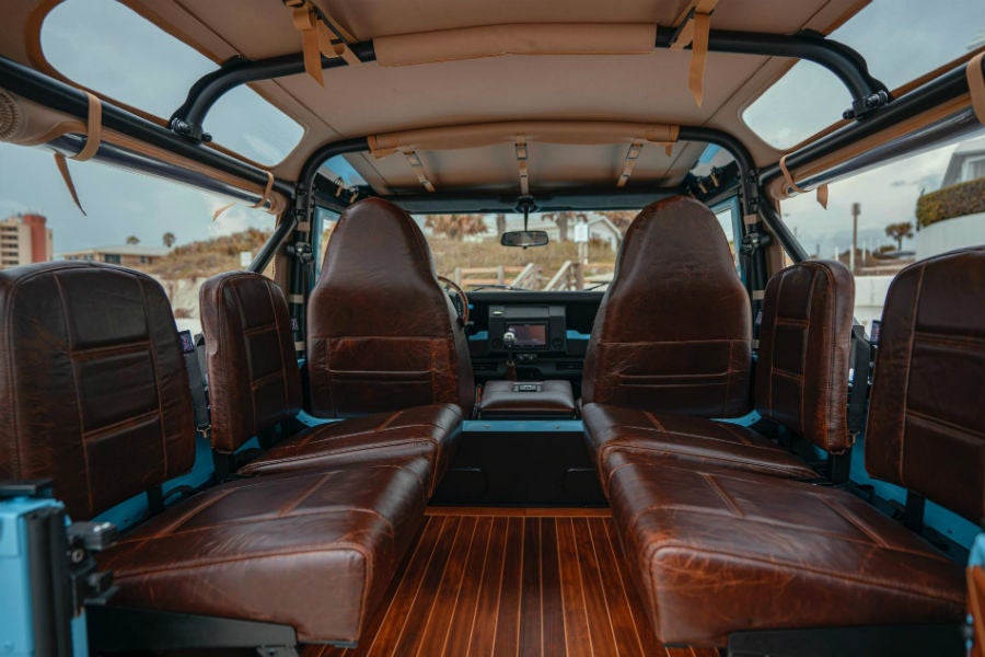 Un Land Rover Defender, convertido en buggy de playa | Autocasión