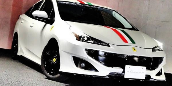 Así puedes convertir un Toyota Prius en un Ferrari | Autocasión