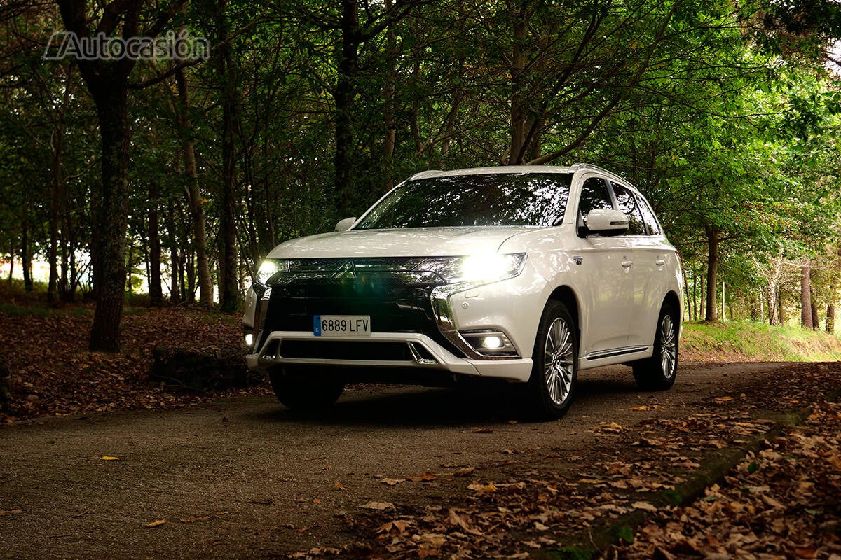 Prueba Mitsubishi Outlander PHEV 2020: cómpralo ya | Autocasión