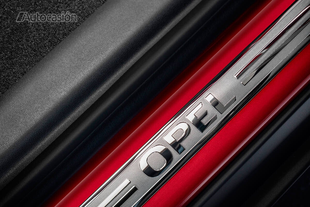 Comprobamos en qué ha mejorado el nuevo Opel Crossland 2021 | Autocasión