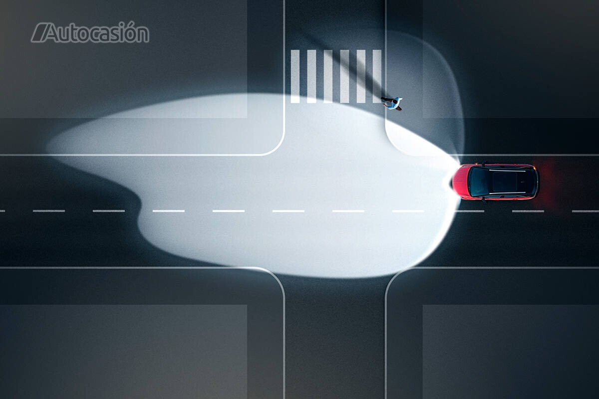 Comprobamos en qué ha mejorado el nuevo Opel Crossland 2021 | Autocasión