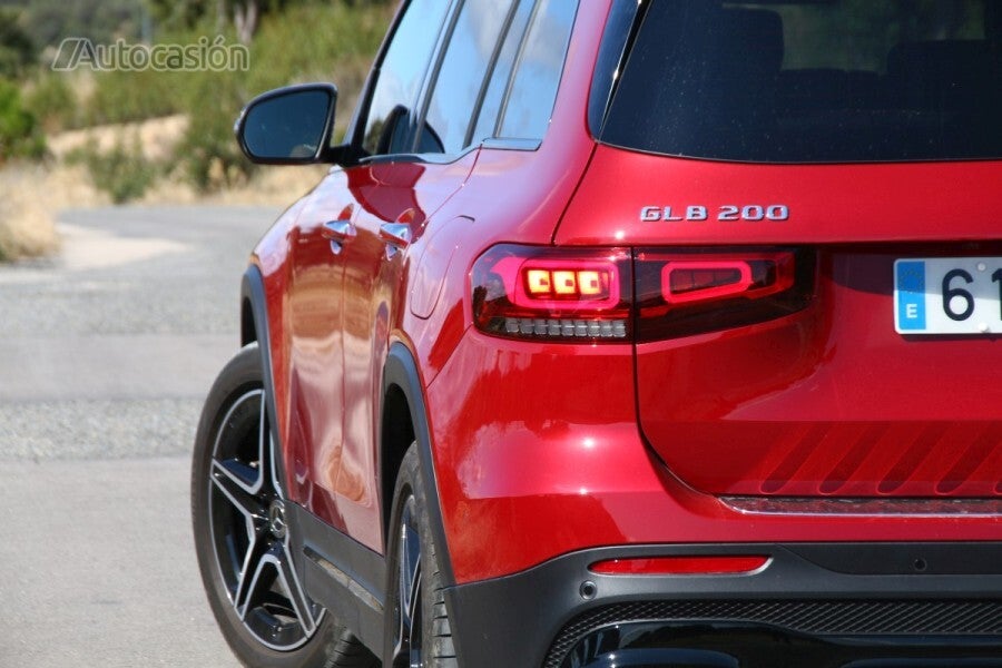 VÍDEO| Prueba del Mercedes-Benz GLB 200: el enemigo en casa | Autocasión