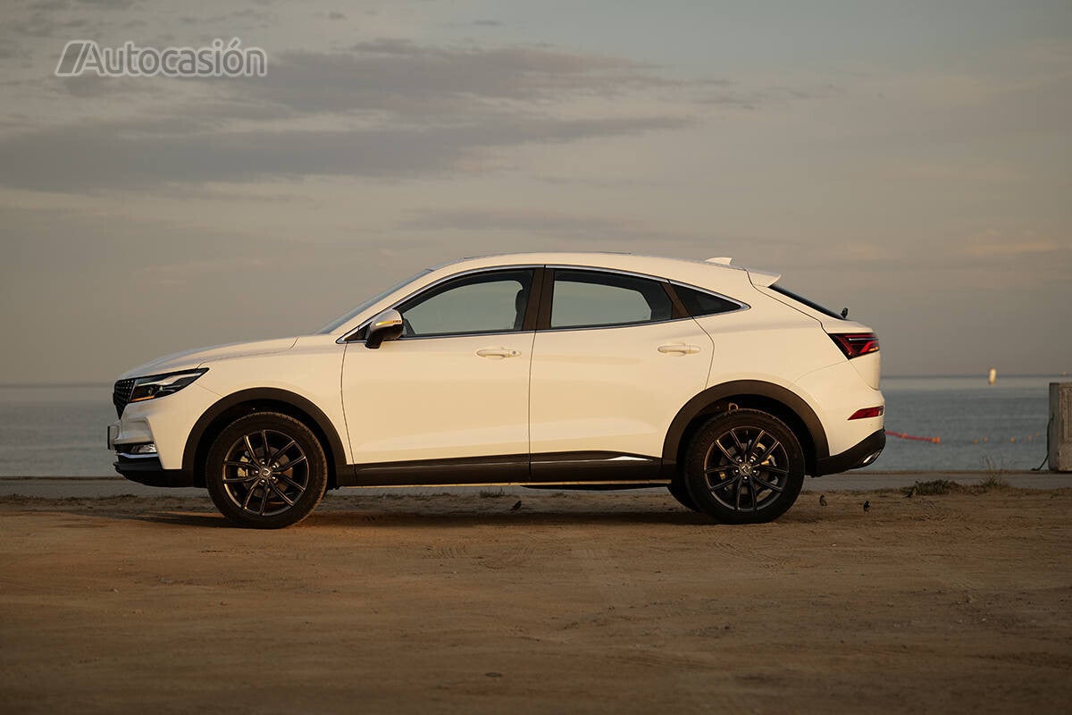 VÍDEO| Prueba del DFSK F5 2021: ¿el Q5 Sportback chino? | Autocasión