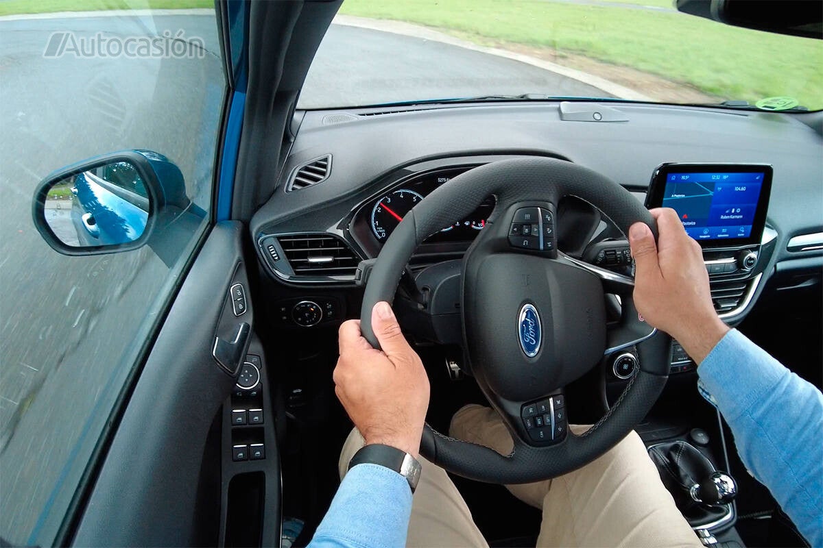 VÍDEO| Cómo colocar correctamente las manos al volante | Autocasión