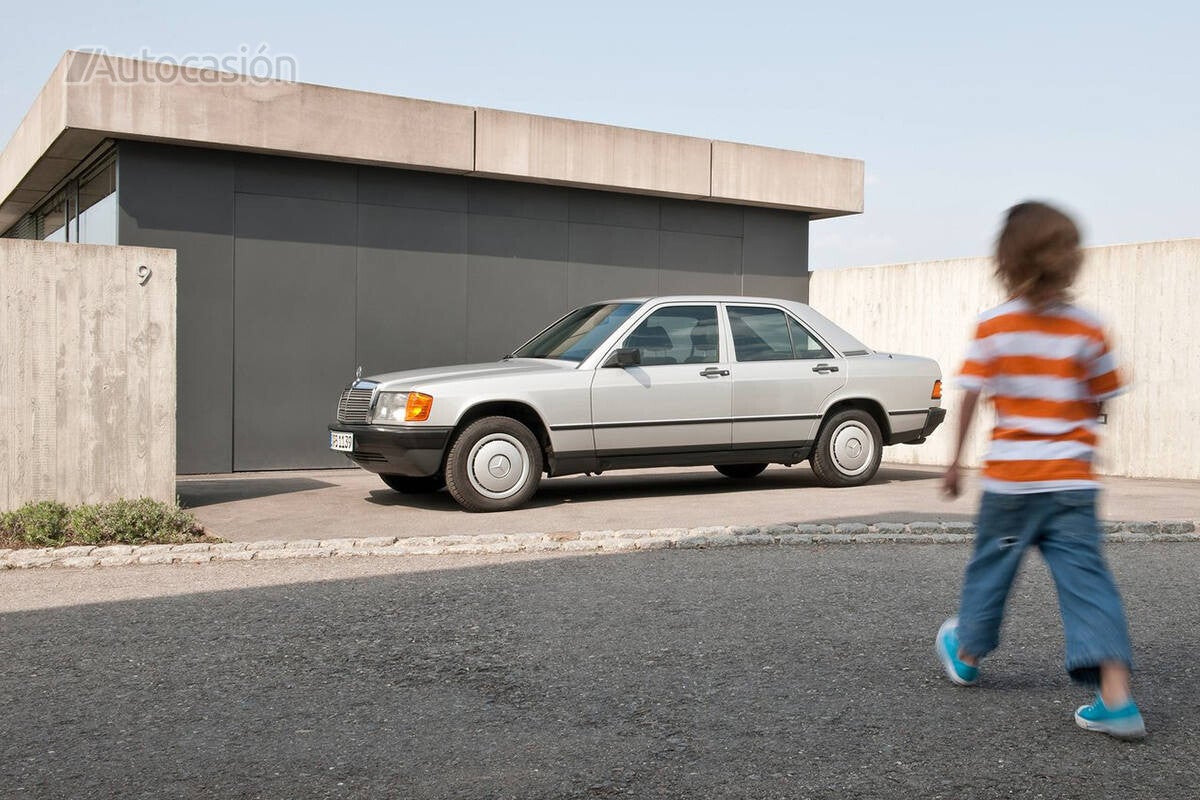 Coches míticos: Mercedes 190, el baby Benz se hace mayor | Autocasión