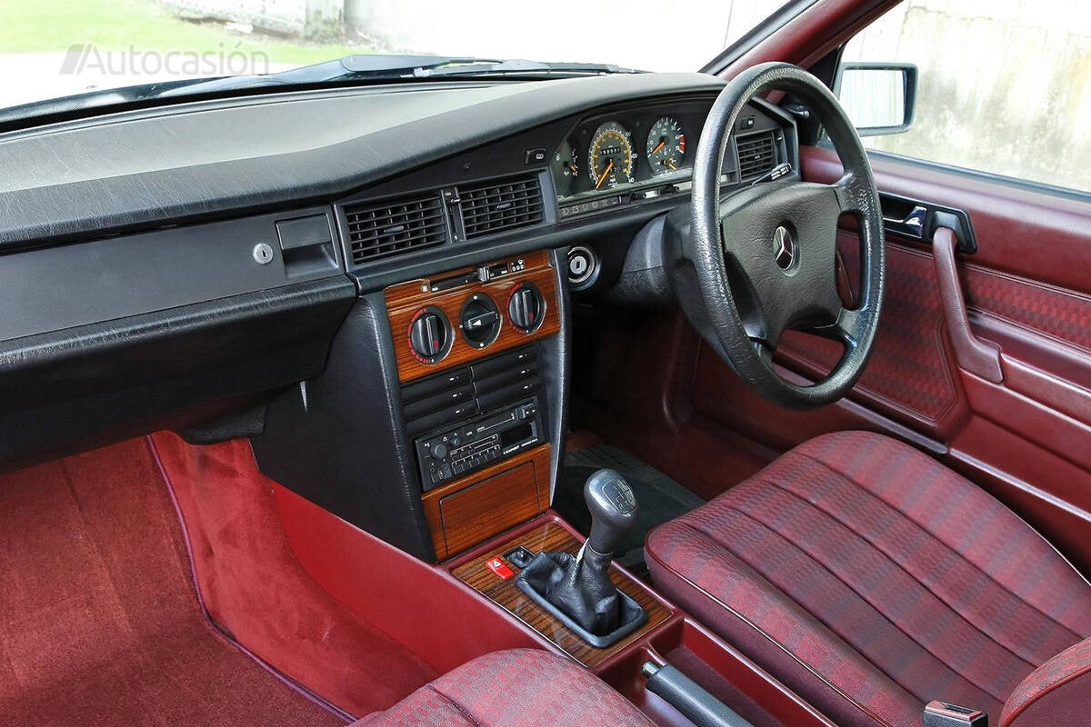 Coches míticos: Mercedes 190, el baby Benz se hace mayor | Autocasión