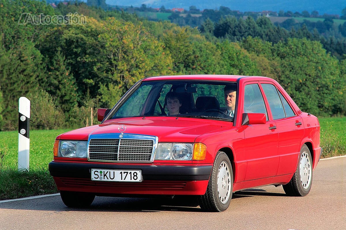 Coches míticos: Mercedes 190, el baby Benz se hace mayor | Autocasión