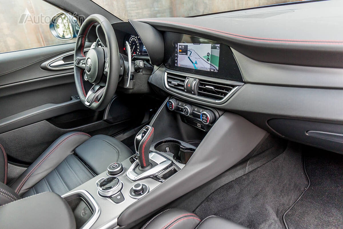 Estrenamos el renovado Alfa Romeo Giulia MY 2023, así ha cambiado ...