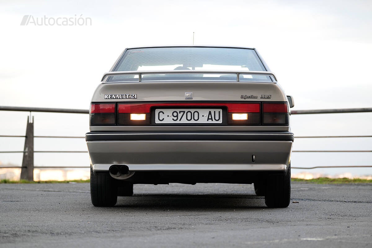 Coches míticos: Renault 21 TXE, el Coche Fantástico para familias ...