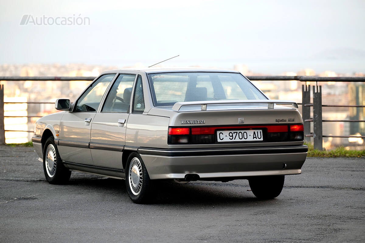 Coches míticos: Renault 21 TXE, el Coche Fantástico para familias ...